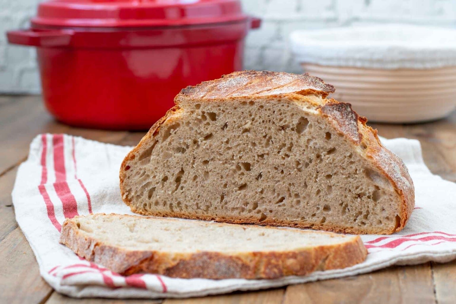 Pain cocotte au levain, semi-complet à l'épeautre – La cuisine d'Aurélie